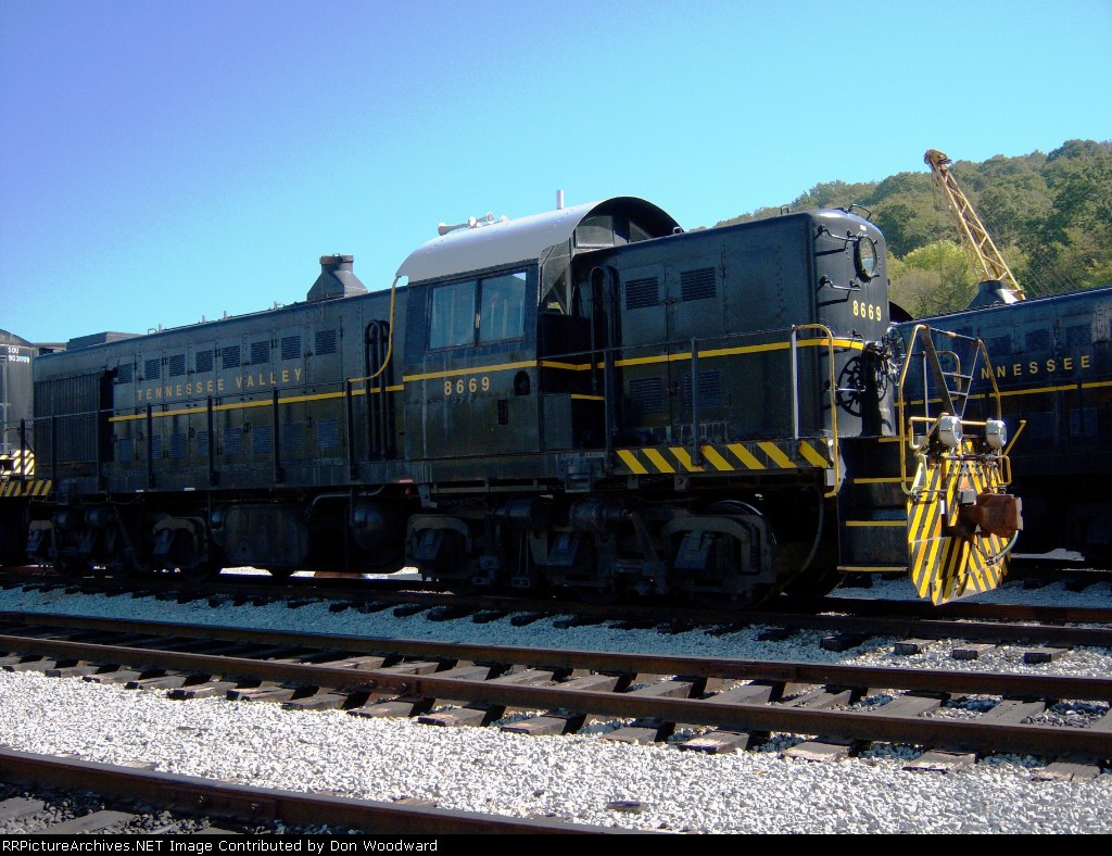 TVRM 8669 at TVRM shops